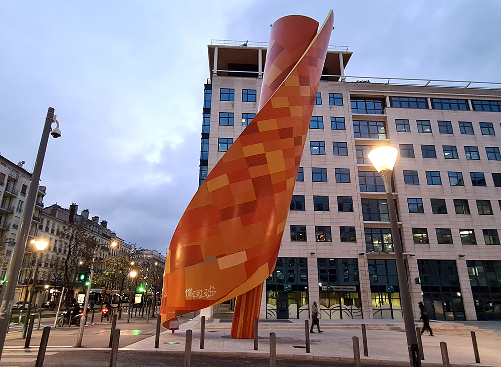 Seconde Nature 2010 par Charles Bové et 2020 par IPIN, Place d'Arvieux ...