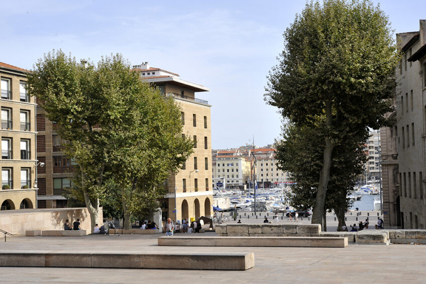 Place et Espace Villeneuve Bargemon, 2005, par Franck Hammoutène ...